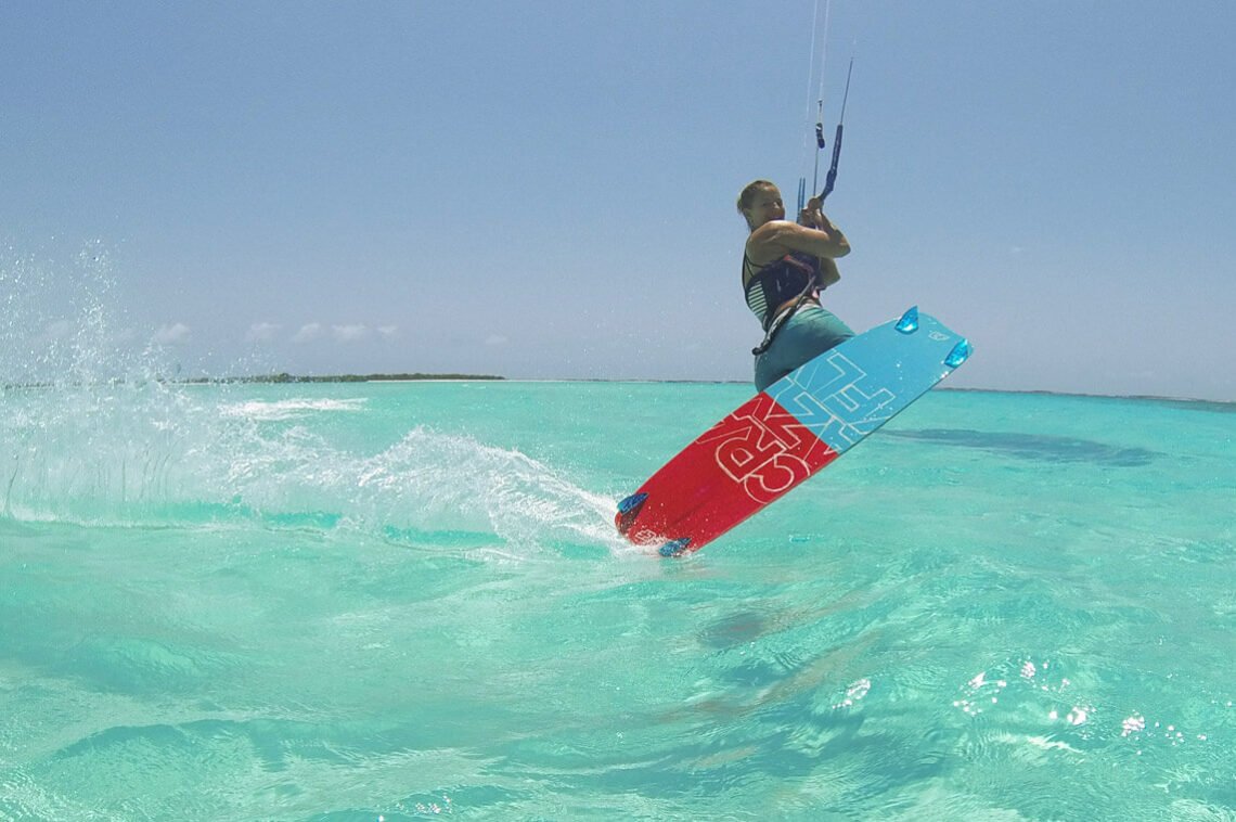 Presents Kitesurfers Surfers – awesome surf gift ideas & gadgets [2019]